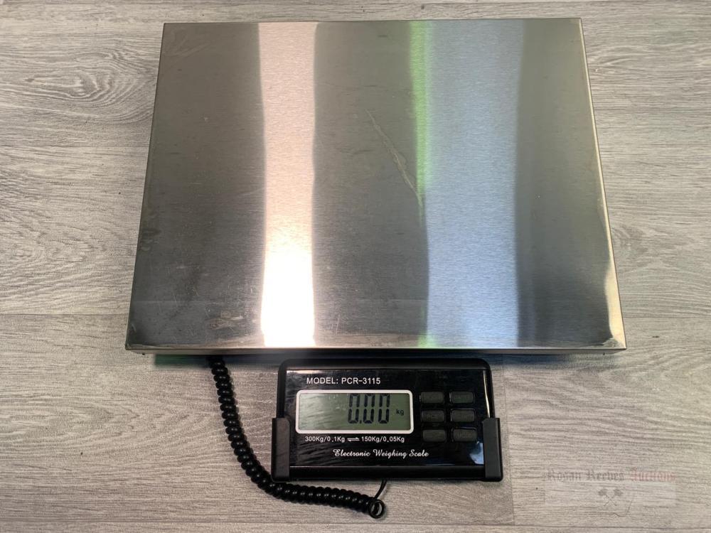 *A heavy duty commercial platform weighing scale, model PCR-3115